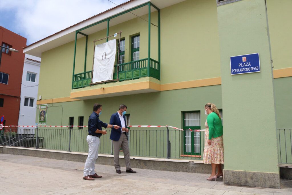 Nuevas barandas en la plaza Poeta Antonio Reyes de Icod el Alto - Los ...