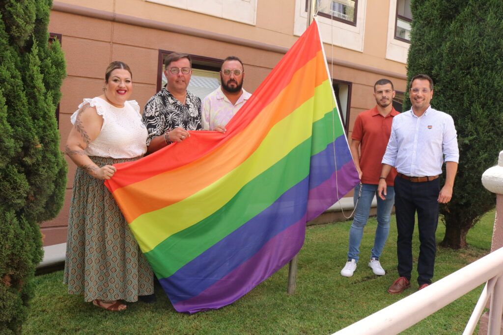 Los Realejos luce con orgullo la bandera LGTBI+ - Los Realejos